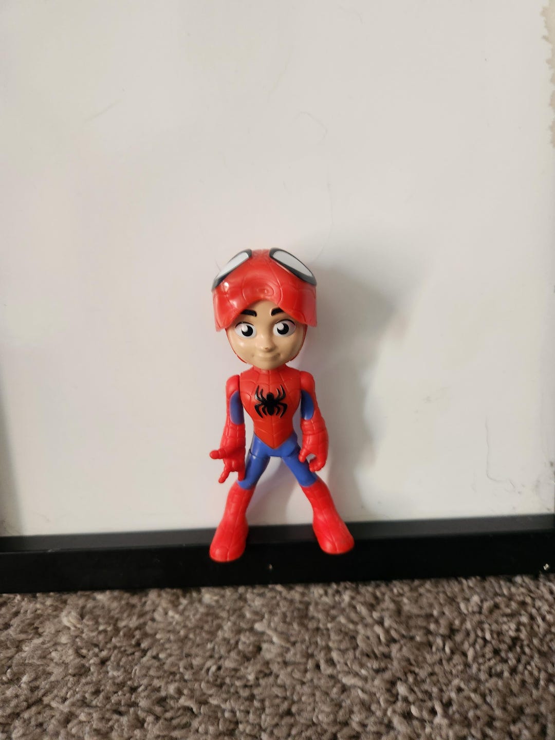 MARVEL 4” Spidey and His Amazing Friends Spidey Squeeze Legs to Reveal ...