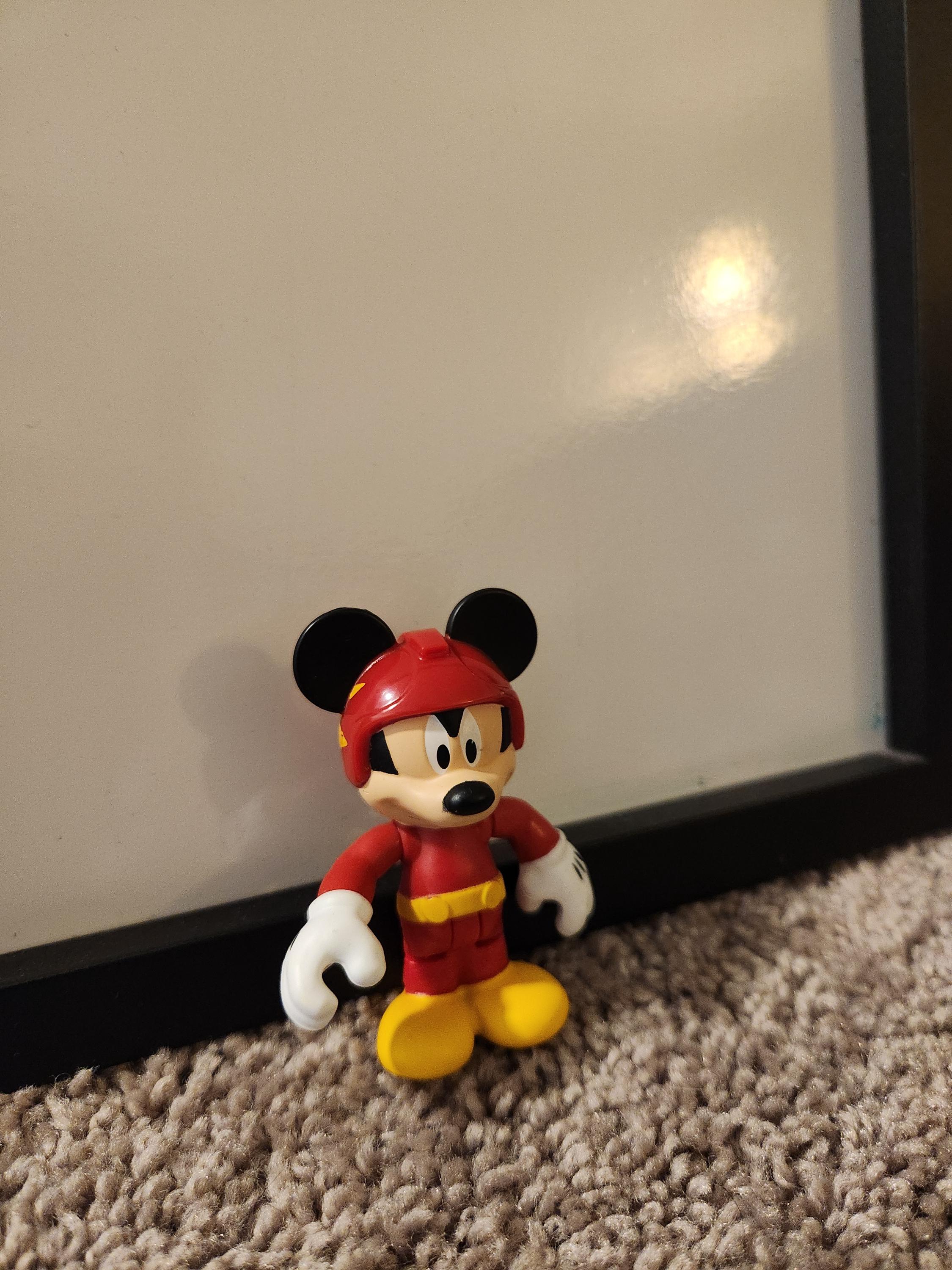 2016 MICKEY MOUSE Mattel BENDABLE Action Figure With Removable Trophy ...