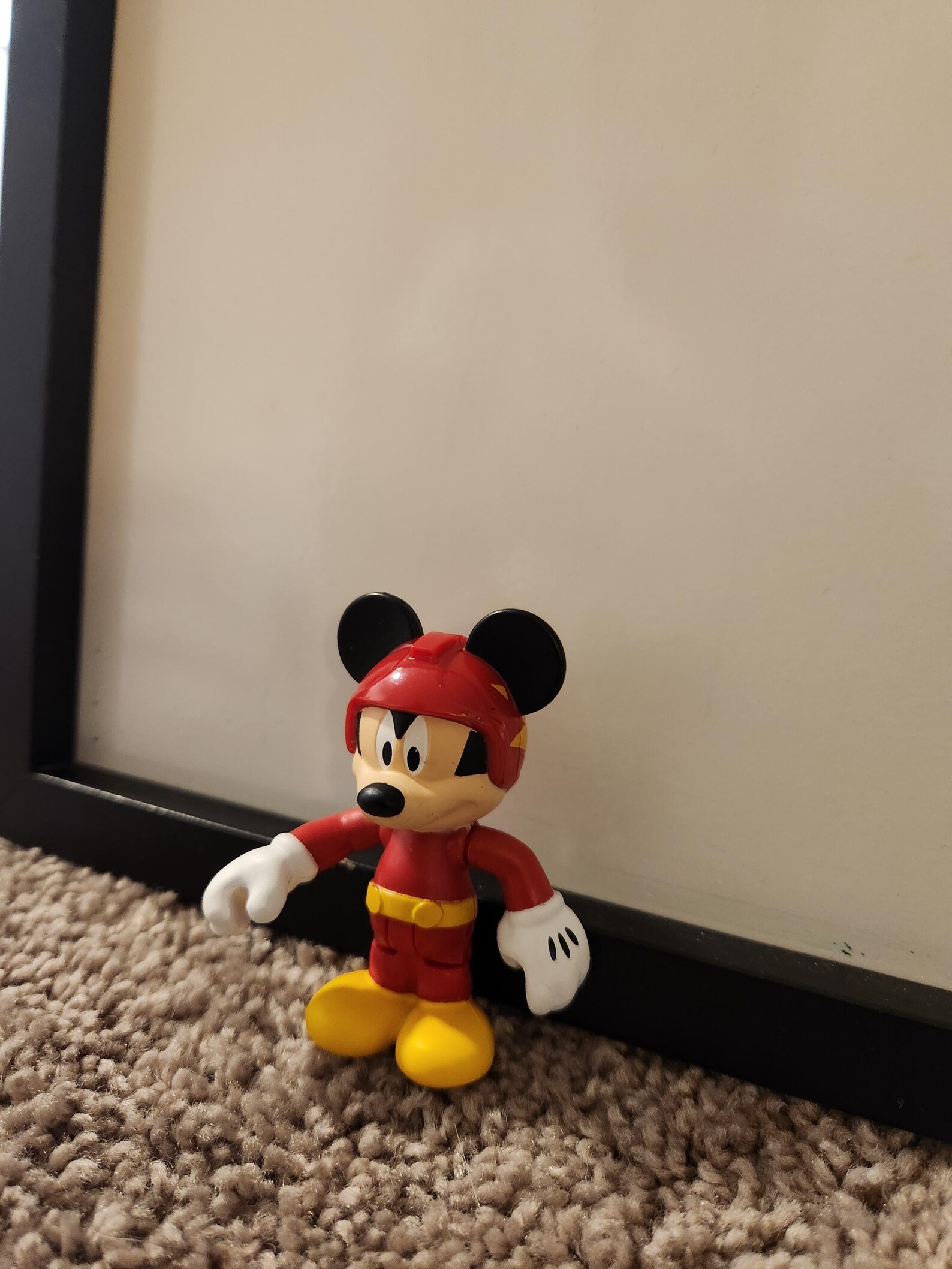 2016 MICKEY MOUSE Mattel BENDABLE Action Figure With Removable Trophy ...