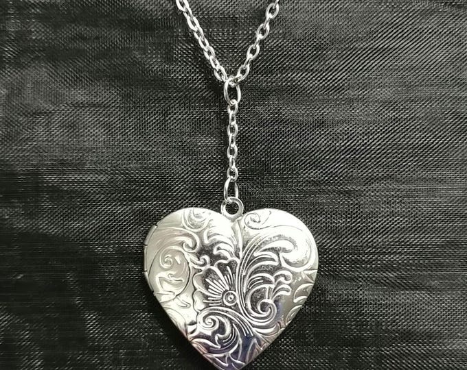 Ellen Hutter Nosferatu Heart Locket Necklace - Gothic Horror, Vampire ...