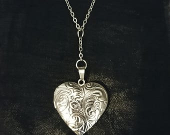 Ellen Hutter Nosferatu Heart Locket Necklace - Gothic Horror, Vampire ...