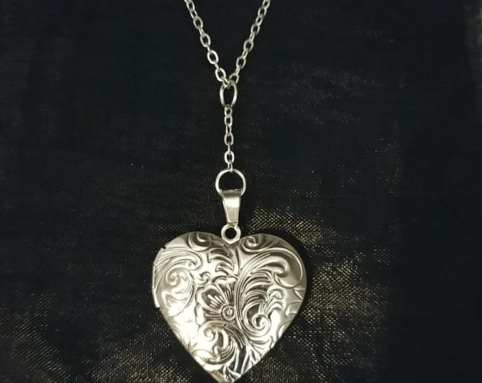 Ellen Hutter Nosferatu Heart Locket Necklace - Gothic Horror, Vampire ...