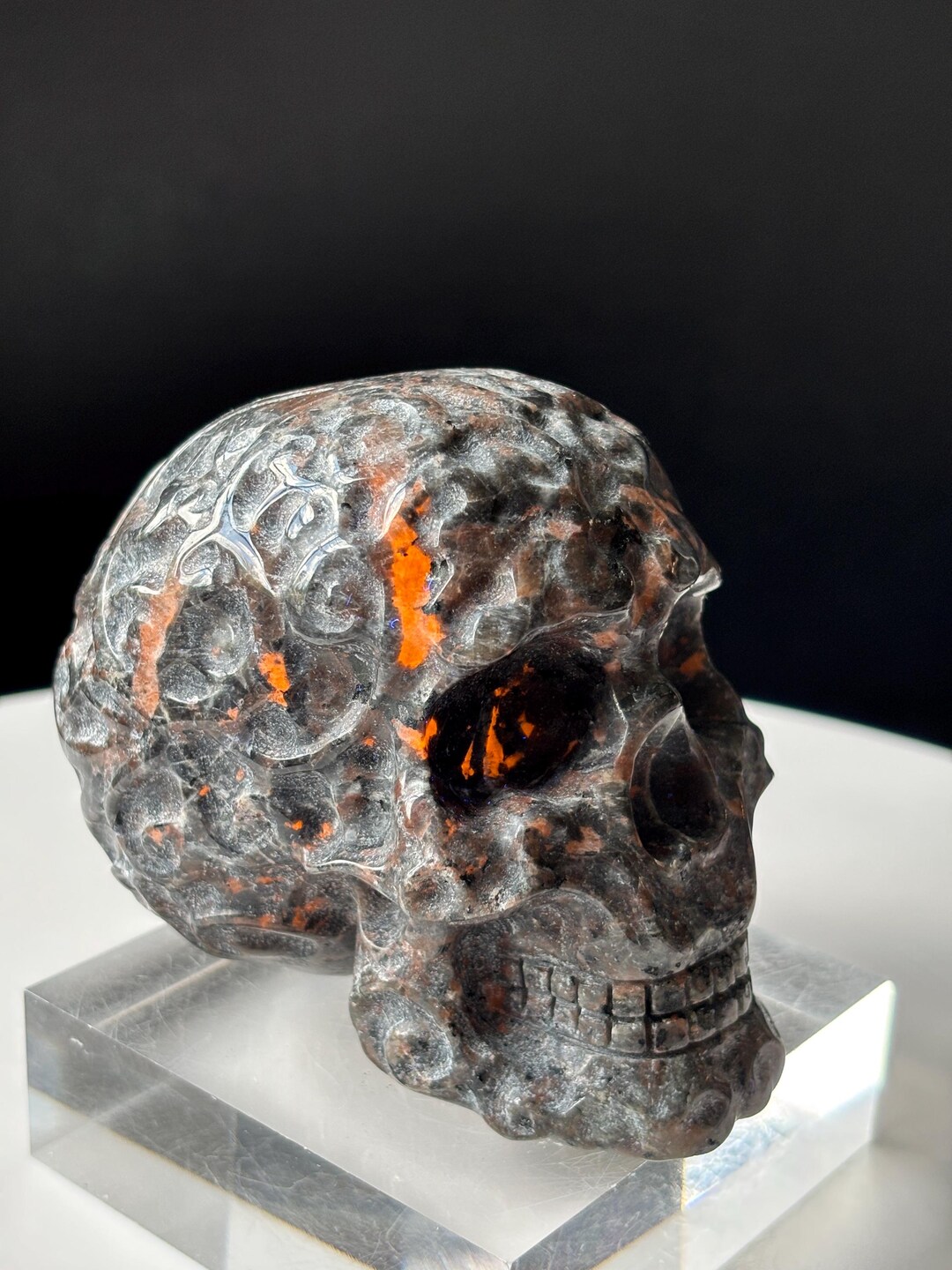 Yooperlite Skull Crystal Carving - Natural and Hand Carved - Strong UV ...
