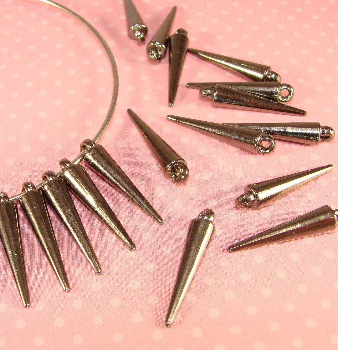 50 Gunmetal Spikes 22mm (42445) Black Plastic Spike Charms Lightweight ...