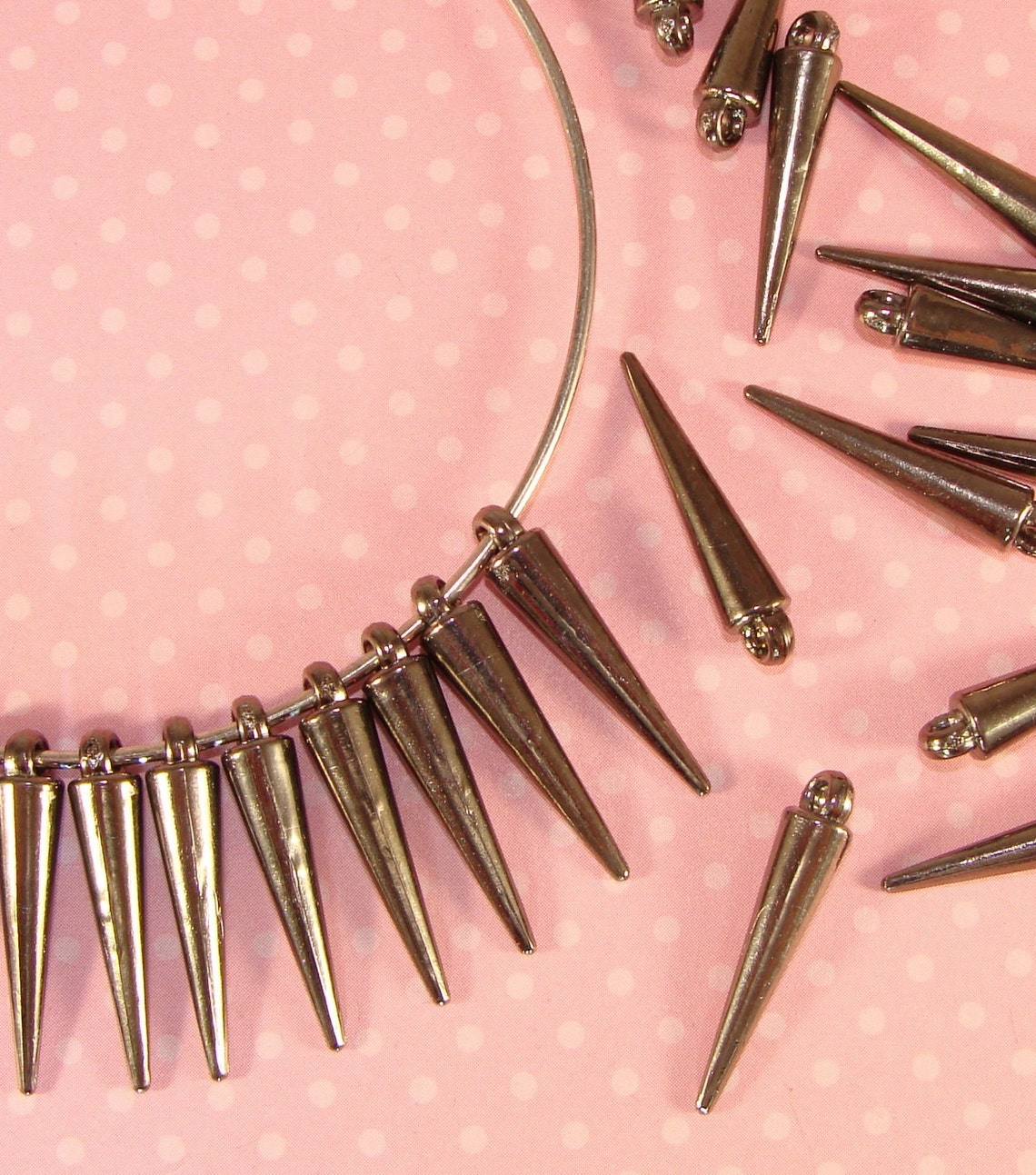50 Gunmetal Spikes 22mm (42445) Black Plastic Spike Charms Lightweight ...