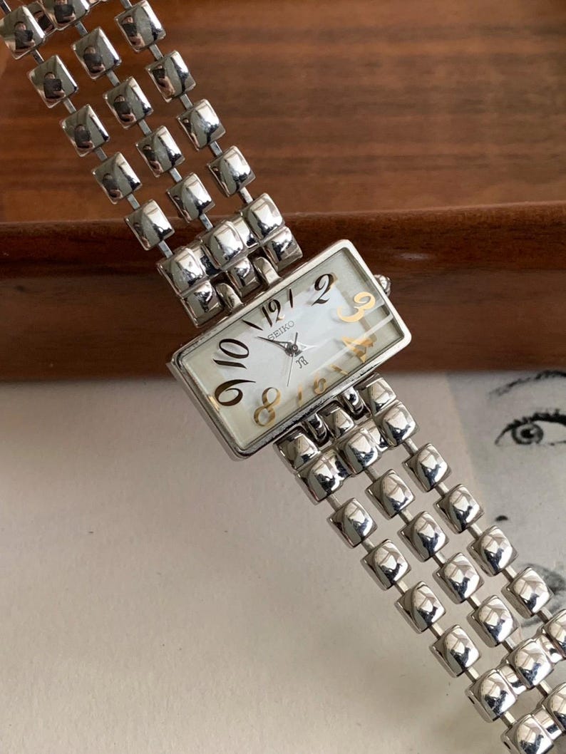 Vintage SEIKO 80's Rectangle Retro Design Convex Glass Dial ,silver ...