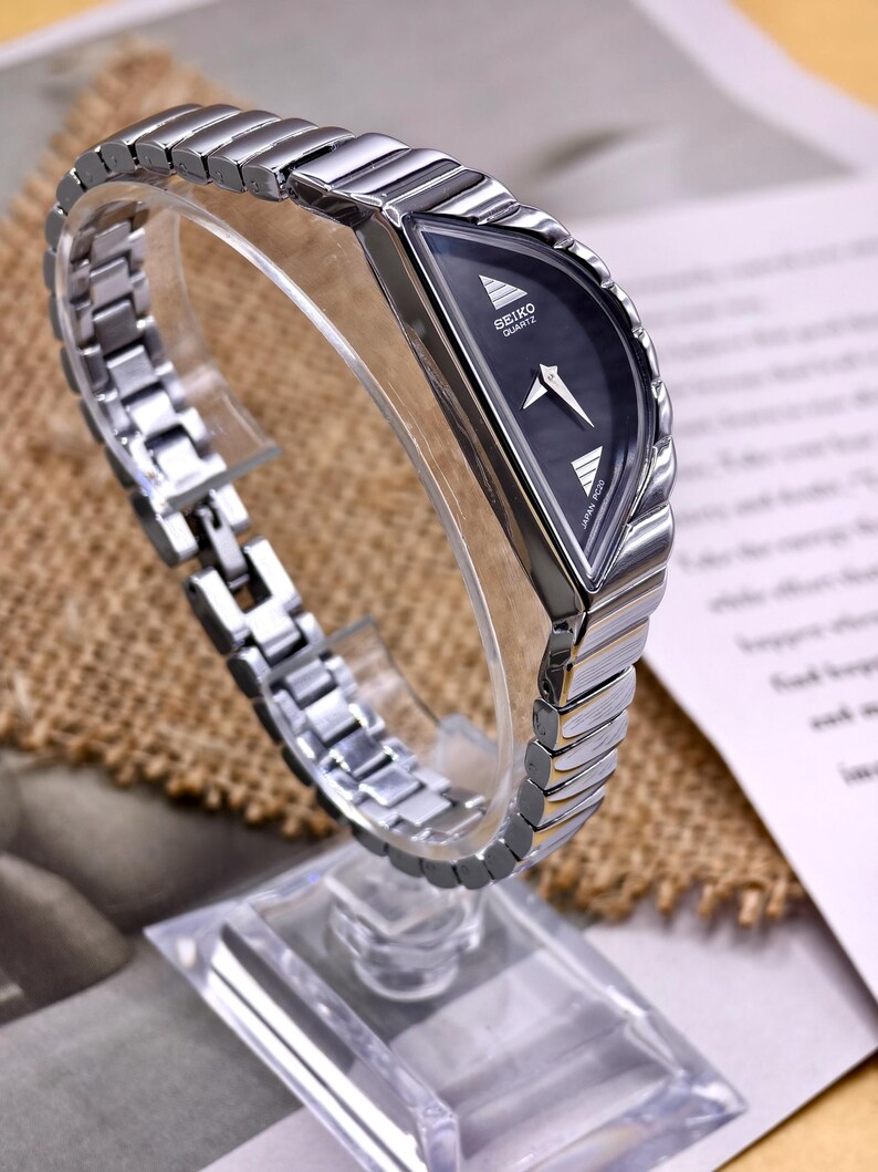 Vintage 1990s Seiko Half Moon Ladies Quartz Watch Black Dial ...