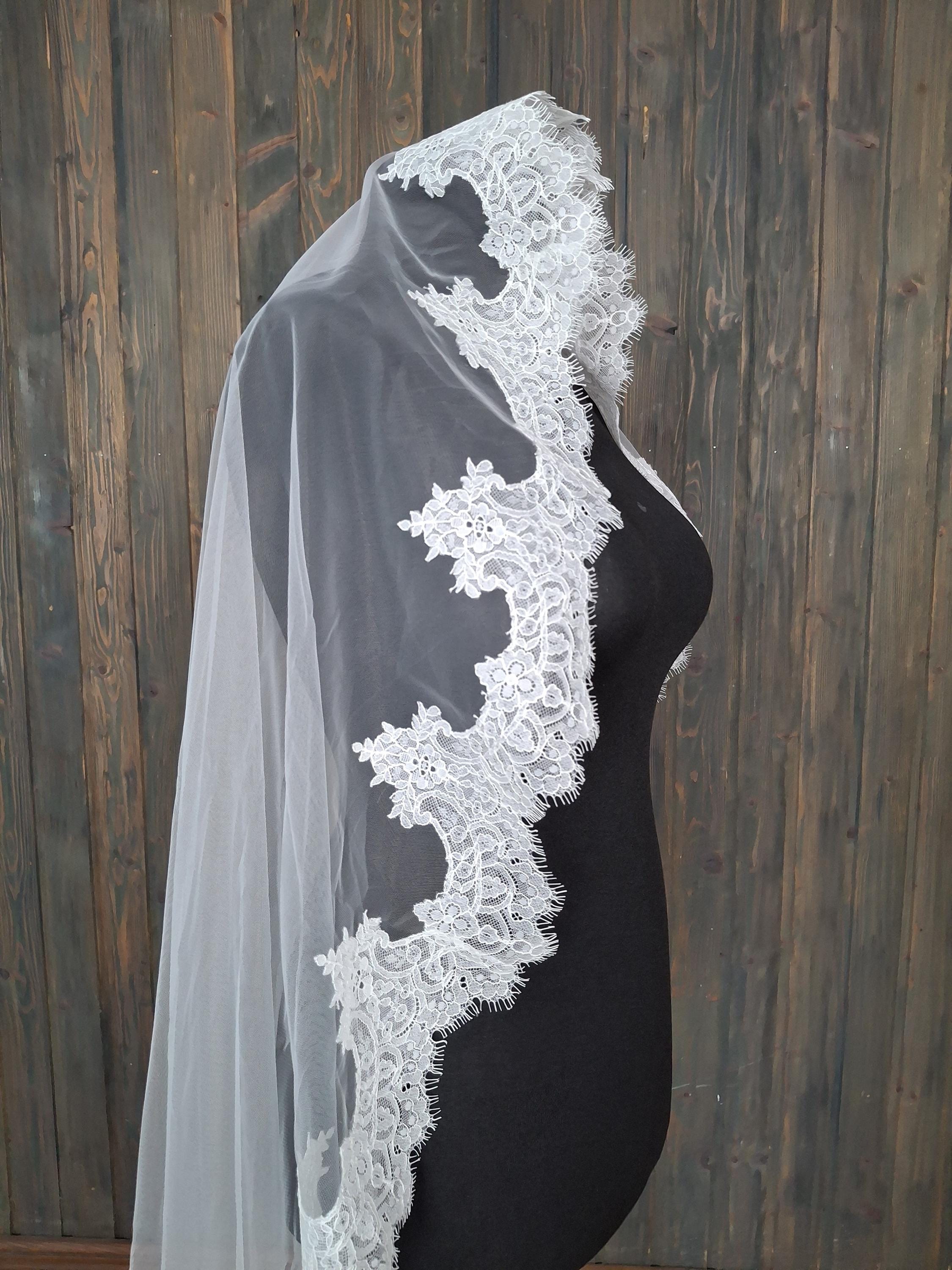Lace Mantilla Veil Short Bridal Fingertip Veil Chantilly Lace Veil Knee ...