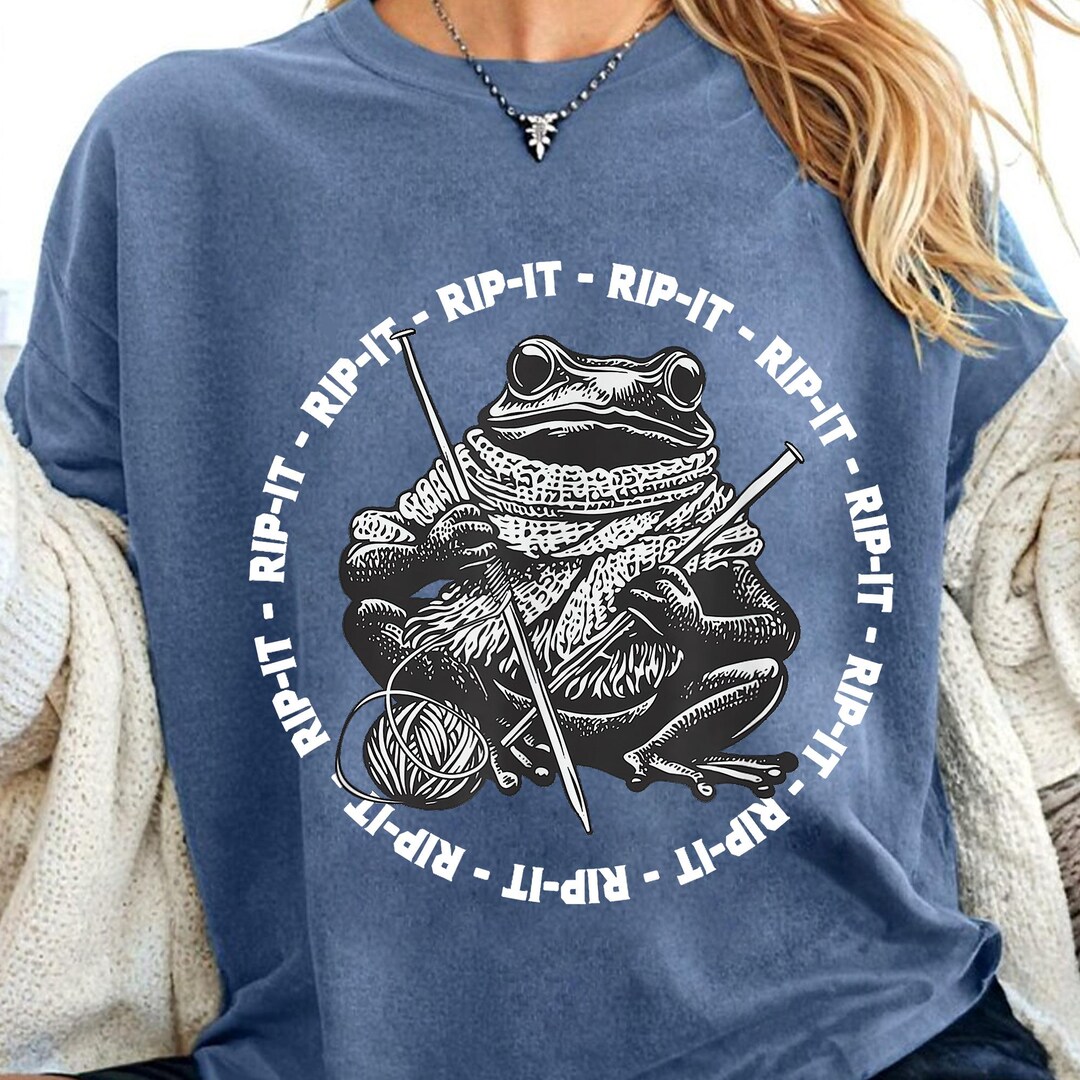 Funny Frog Knitting "rip-it" PNG Design: Crafting Humor (digital ...