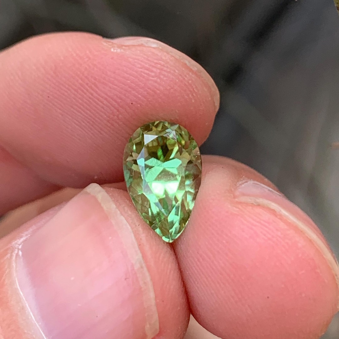 Tear Drop Shape Vivid Lime Green Peridot, 2.80 Carat, Eye Clean to VVS ...