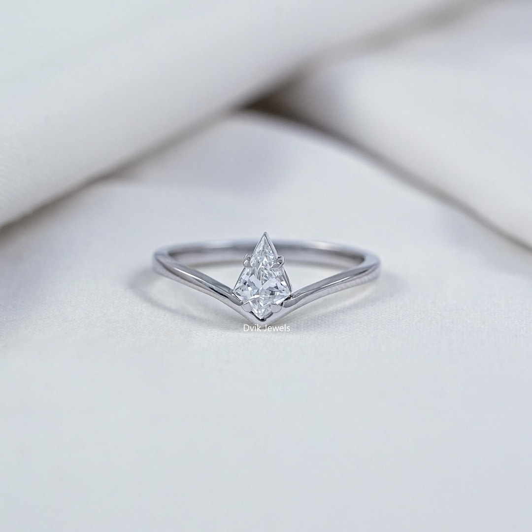 Kite Cut Lab Diamond V Shape Curved Ring, EF-VS Lab Grown Diamond ...