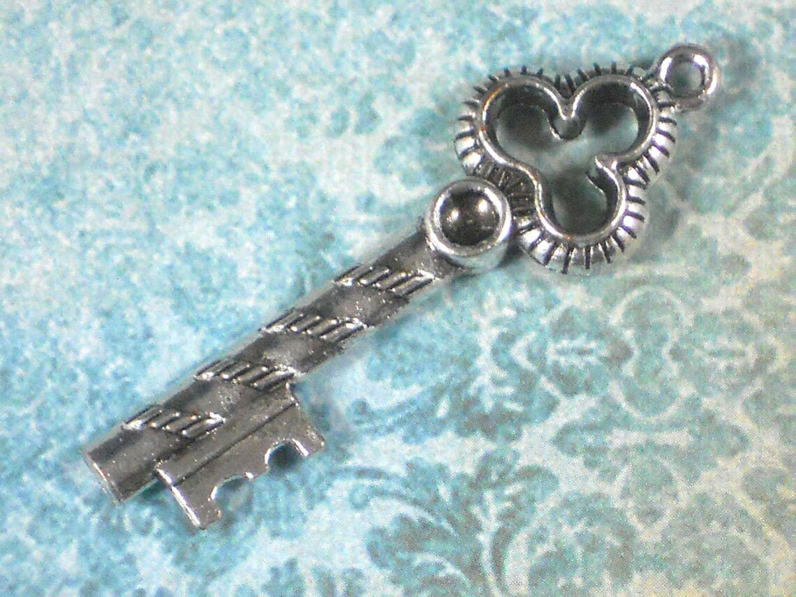 Bulk 15 Keys Fancy Silver Tone Clover 2 Long Skeleton | Etsy