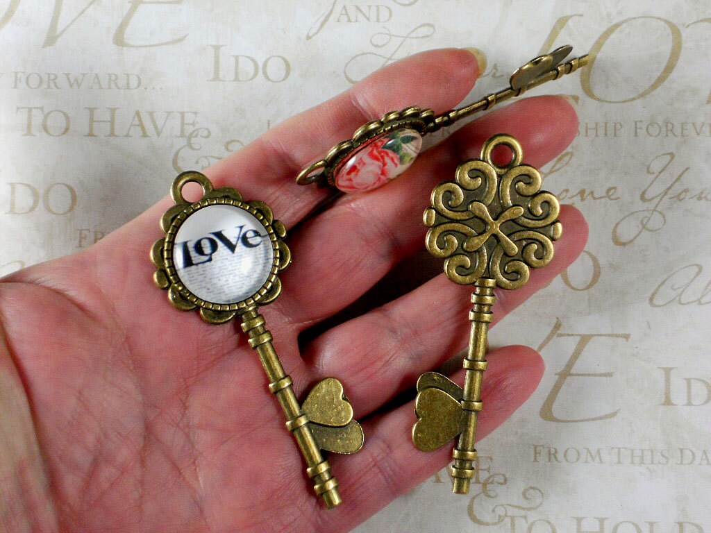 10 Skeleton XL Keys Photo Dome and Heart Key Pendant Bronze - Etsy