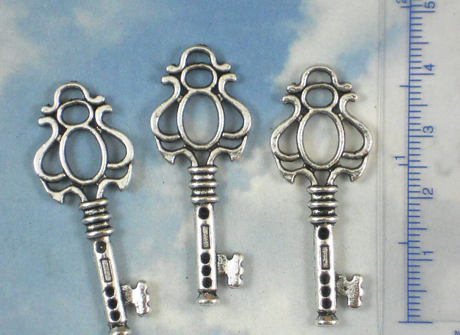 5 Looking Glass Keys Pendants Silver Tone Vintage Look 42mm - Etsy