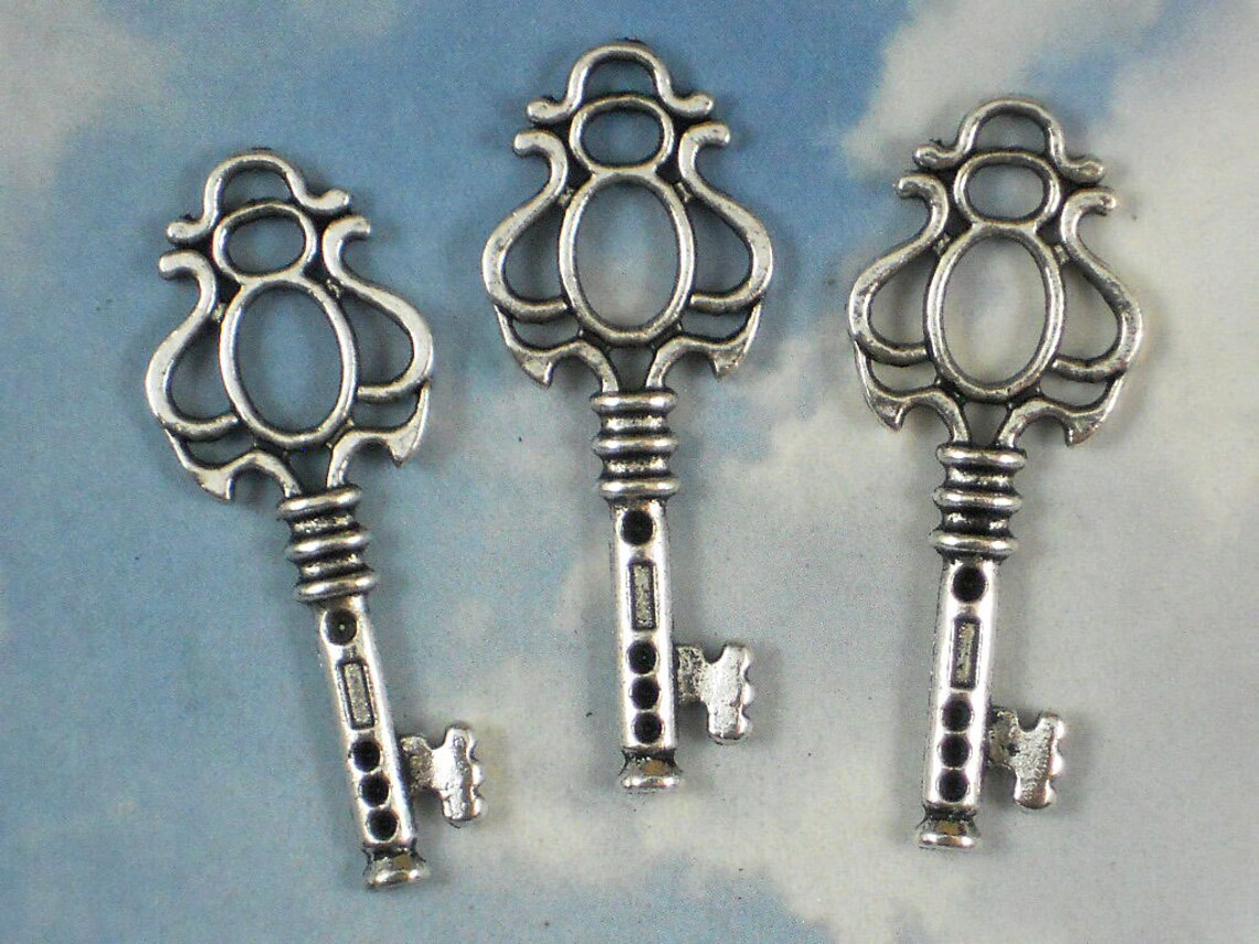 5 Looking Glass Keys Pendants Silver Tone Vintage Look 42mm - Etsy