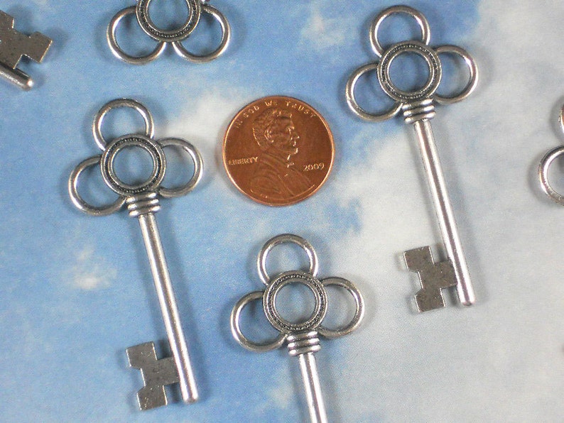 10 Key Shamrock Charms 53mm Antiqued Silver Pendants Wedding | Etsy