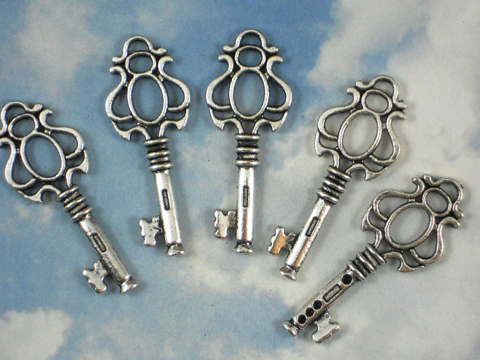 5 Looking Glass Keys Pendants Silver Tone Vintage Look 42mm - Etsy