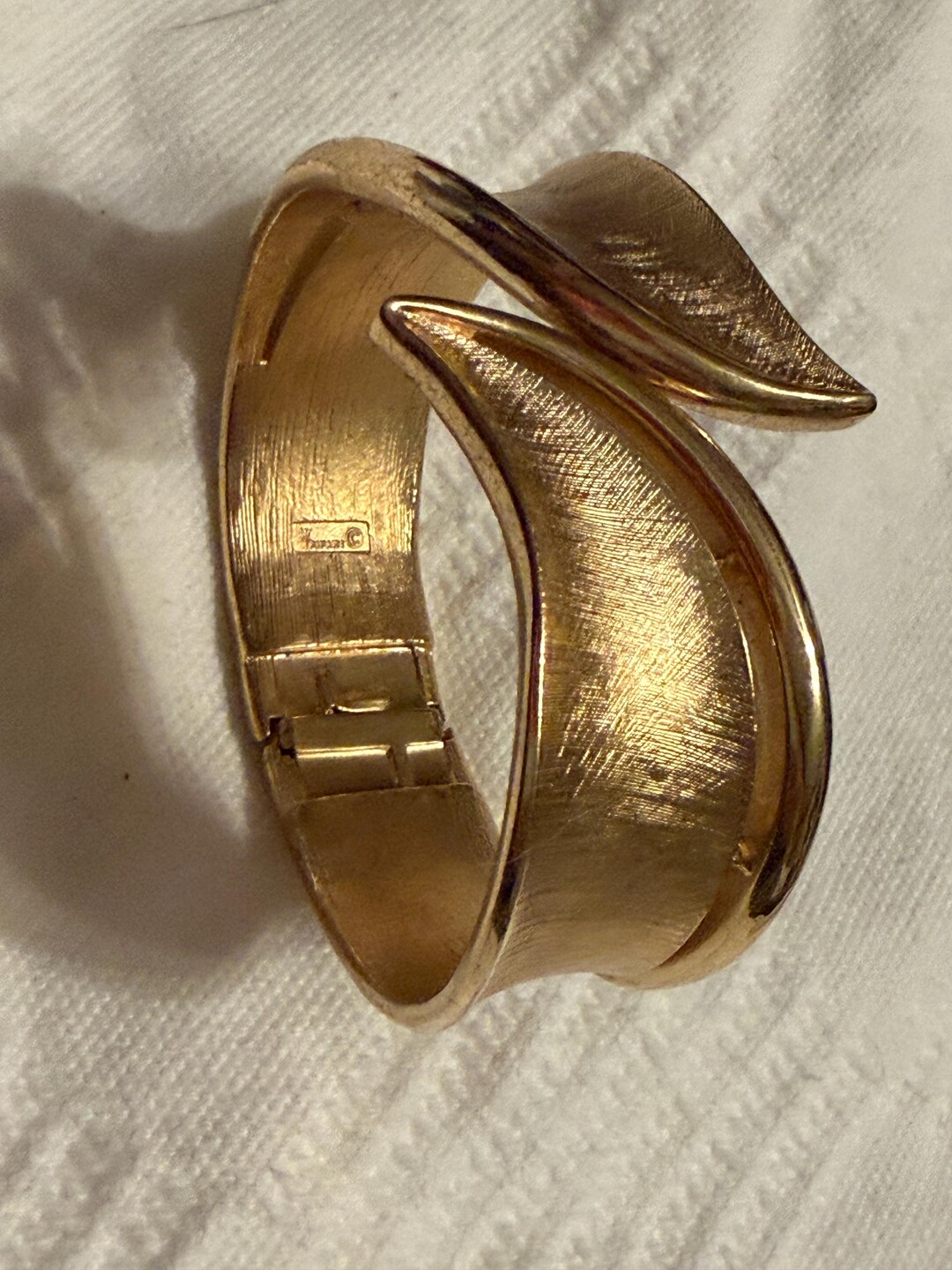 Vintage Signed Crown Trifari Gold Tone Hinged Bracelet - Etsy