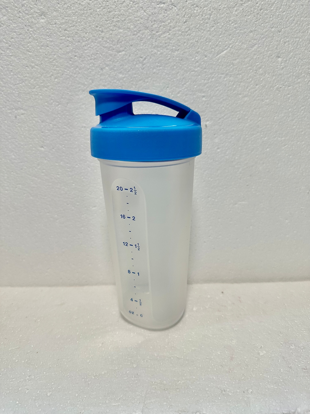 Tupperware New, Quick Shake Container, Medium Size. - Etsy