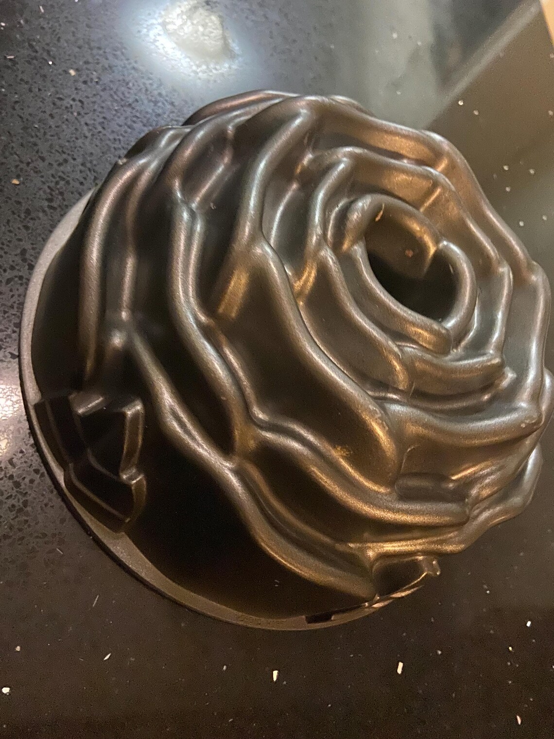 Nordic Ware Rose Flower 9 Inch Heavy Petal Bundt Cake Pan, Made in USA ...