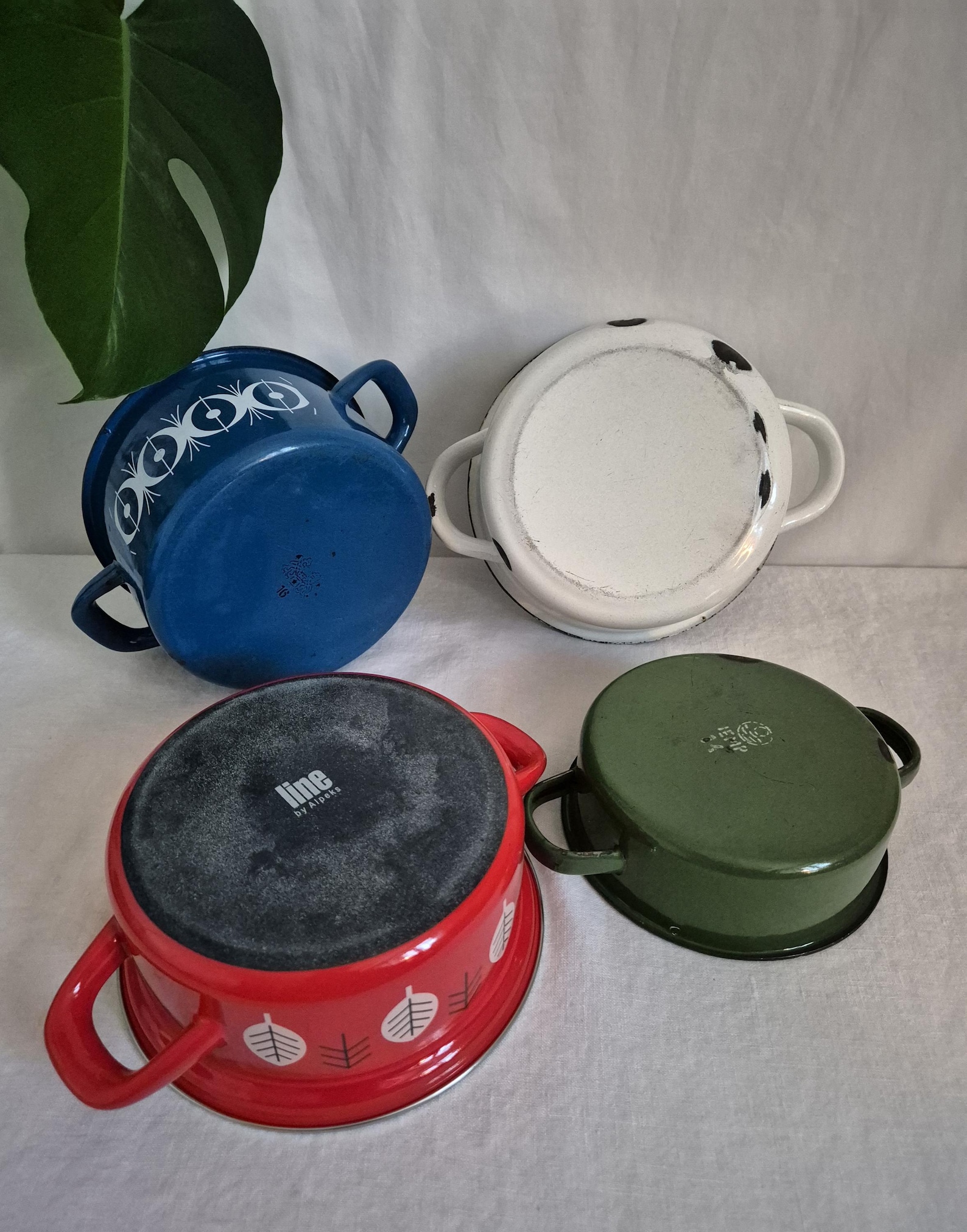 Vintage Enamel Pots With Unique Motives - 1980s Retro Kitchenware - Etsy