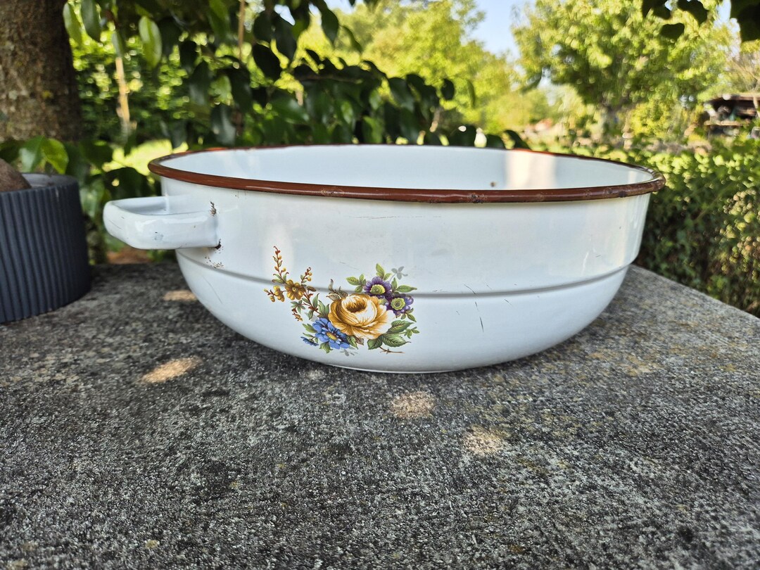 Vintage Enamel Bowl With Delicate Floral Design – Retro / Collector’s ...