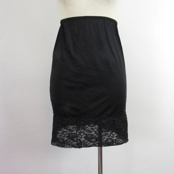 Vintage Black Lace Half Slip - Small. Waist 22 - Gem