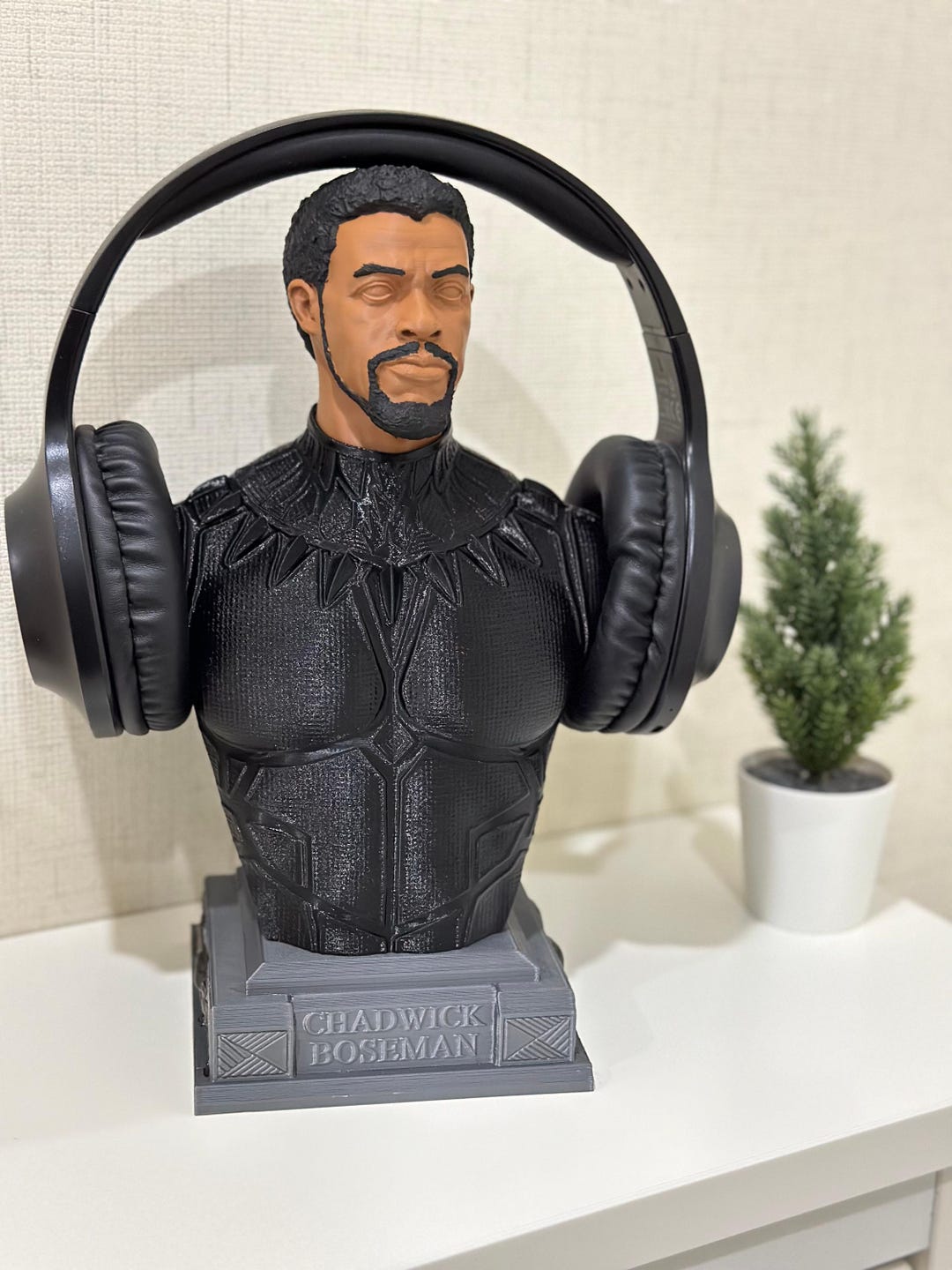 Black Panther-inspired Headphone Stand | Marvel-themed Headphone Holder ...