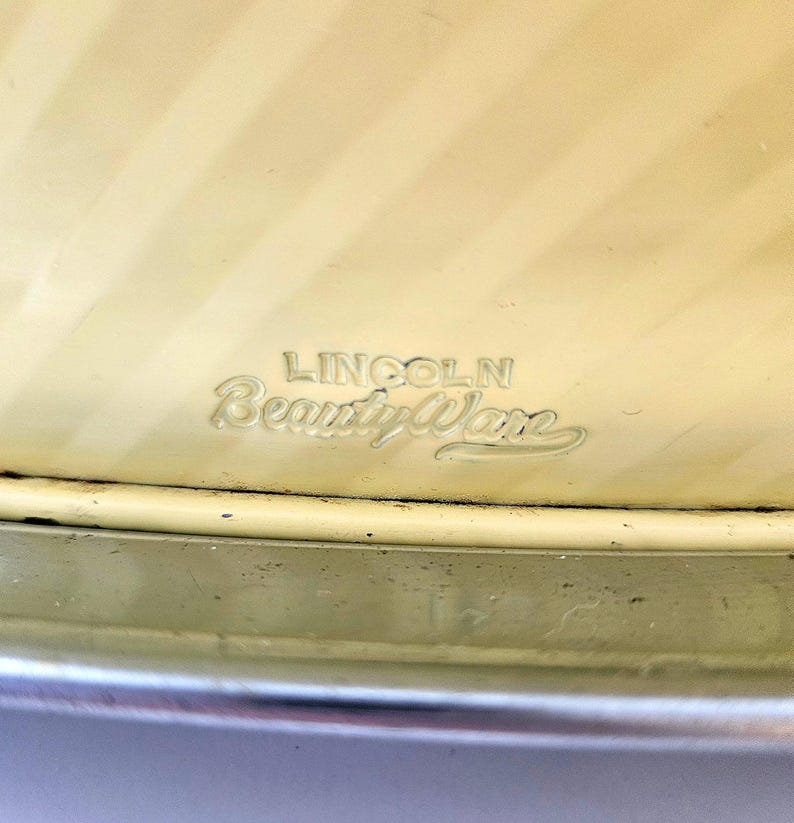 Vintage 1960s Lincoln Beautyware Cake Pie Carrier Holder Yellow ...