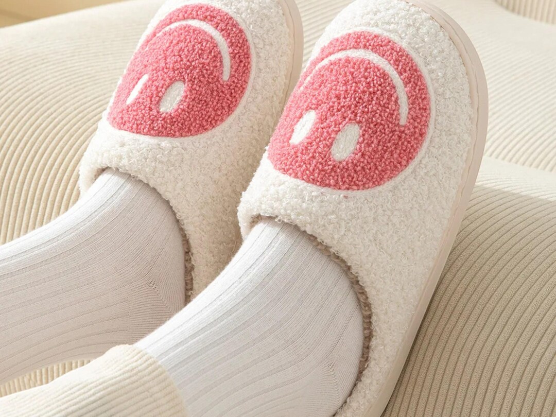 Smiling Face Furry Cotton Slippers Cute Thick-sole Cartoon Slippers for ...