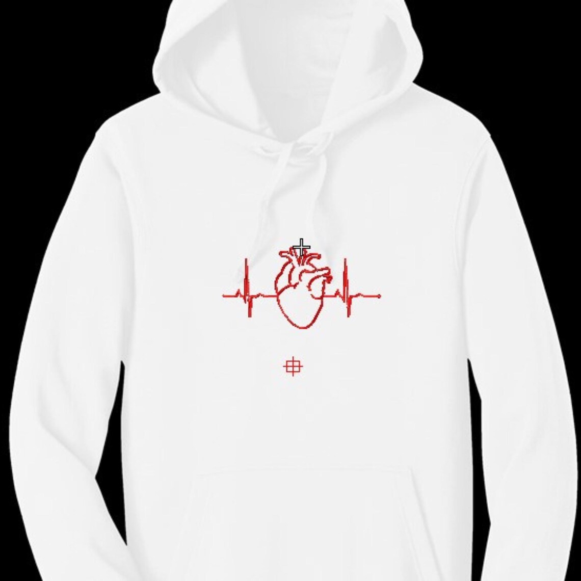 Realistic Heartbeat Embroidery Design-anatomical Heart Between ...