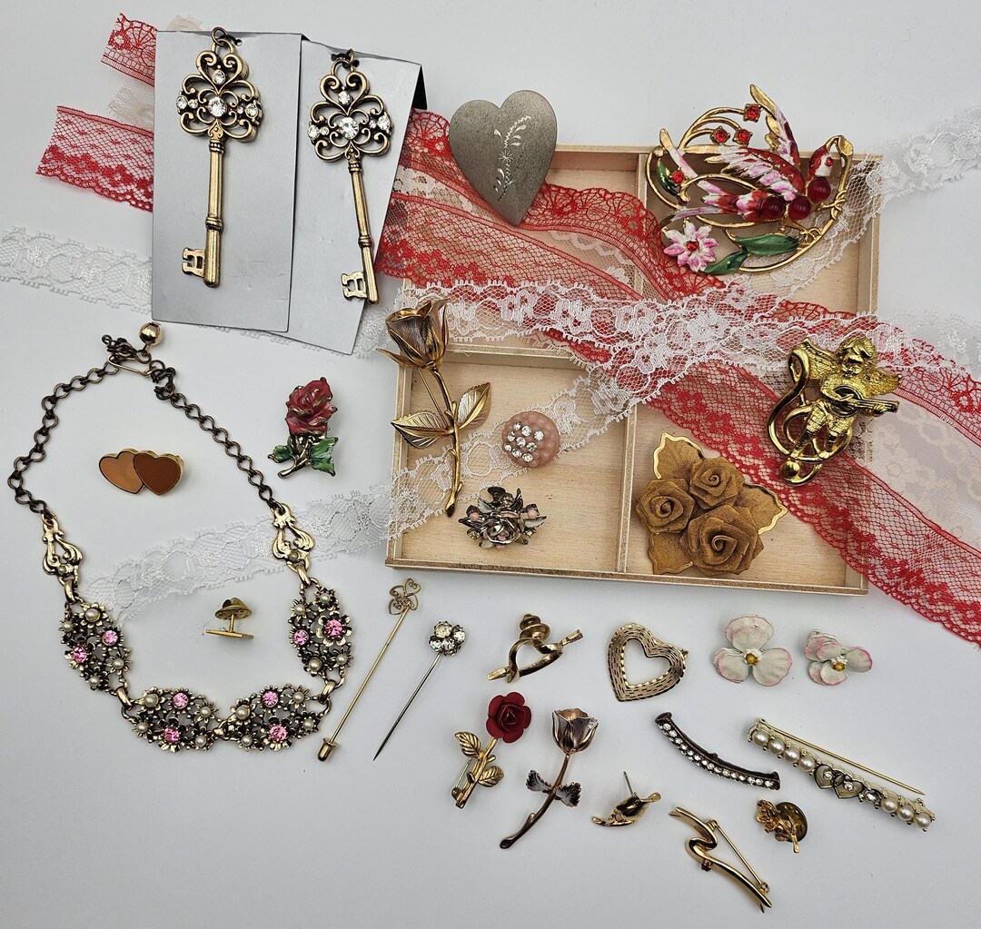 Gold Vintage Romance Valentine Jewelry Wearable Crafting Brooch Pendant ...