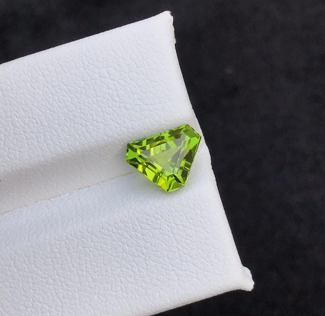 Fancy Cut Peridot Gemstone 2.30 CT Natural Peridot Stone , Faceted Cut ...
