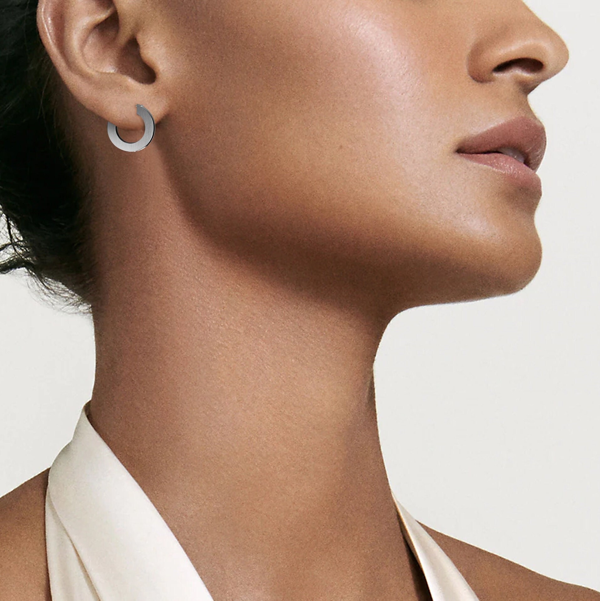 ABBRACCI Round flat hoop earrings in stainless steel by Taormina Jewelry