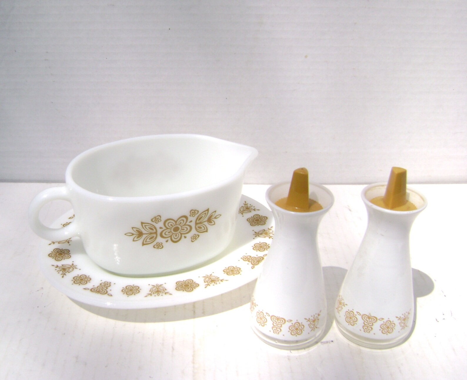 Vintage Pyrex Sugar and Creamer Set: Butterfly Gold Tableware - Etsy