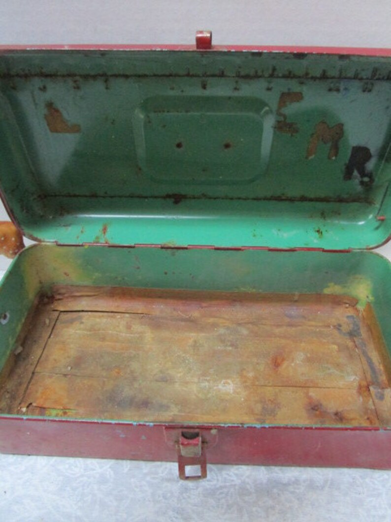 Vintage Rustic Metal Tool Box, Hinged Lid Clasp Lock Lift Handle ...