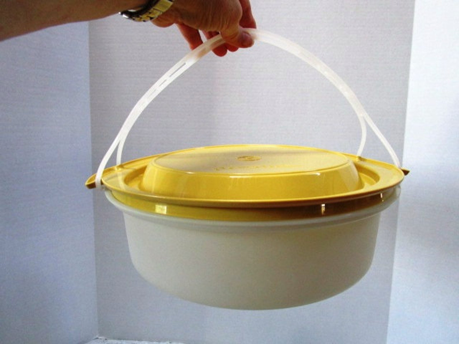 CHOICE Vintage Tupperware Round Pie Taker Cupcake Carrier 3 | Etsy