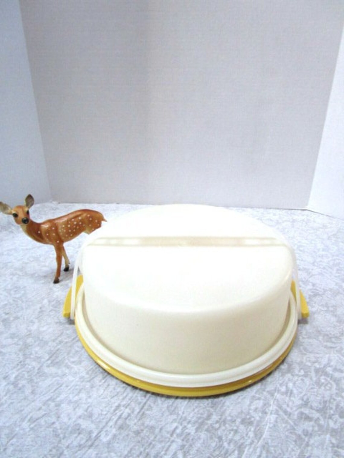 CHOICE Vintage Tupperware Round Pie Taker Cupcake Carrier 3 - Etsy