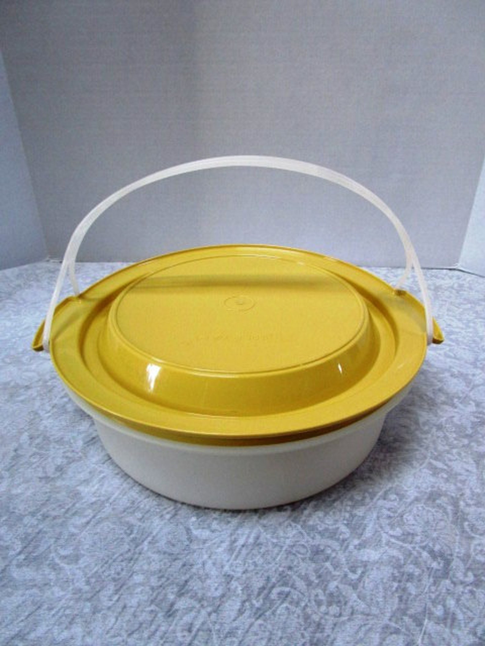 CHOICE Vintage Tupperware Round Pie Taker Cupcake Carrier 3 - Etsy