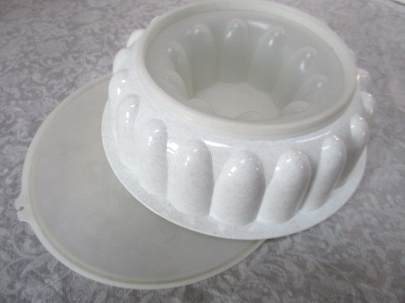 Vintage Tupperware Jello or Ice Ring Mold Set Like New 3 | Etsy