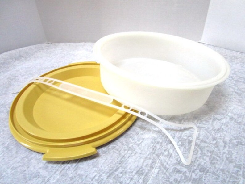 CHOICE Vintage Tupperware Round Pie Taker Cupcake Carrier 3 - Etsy
