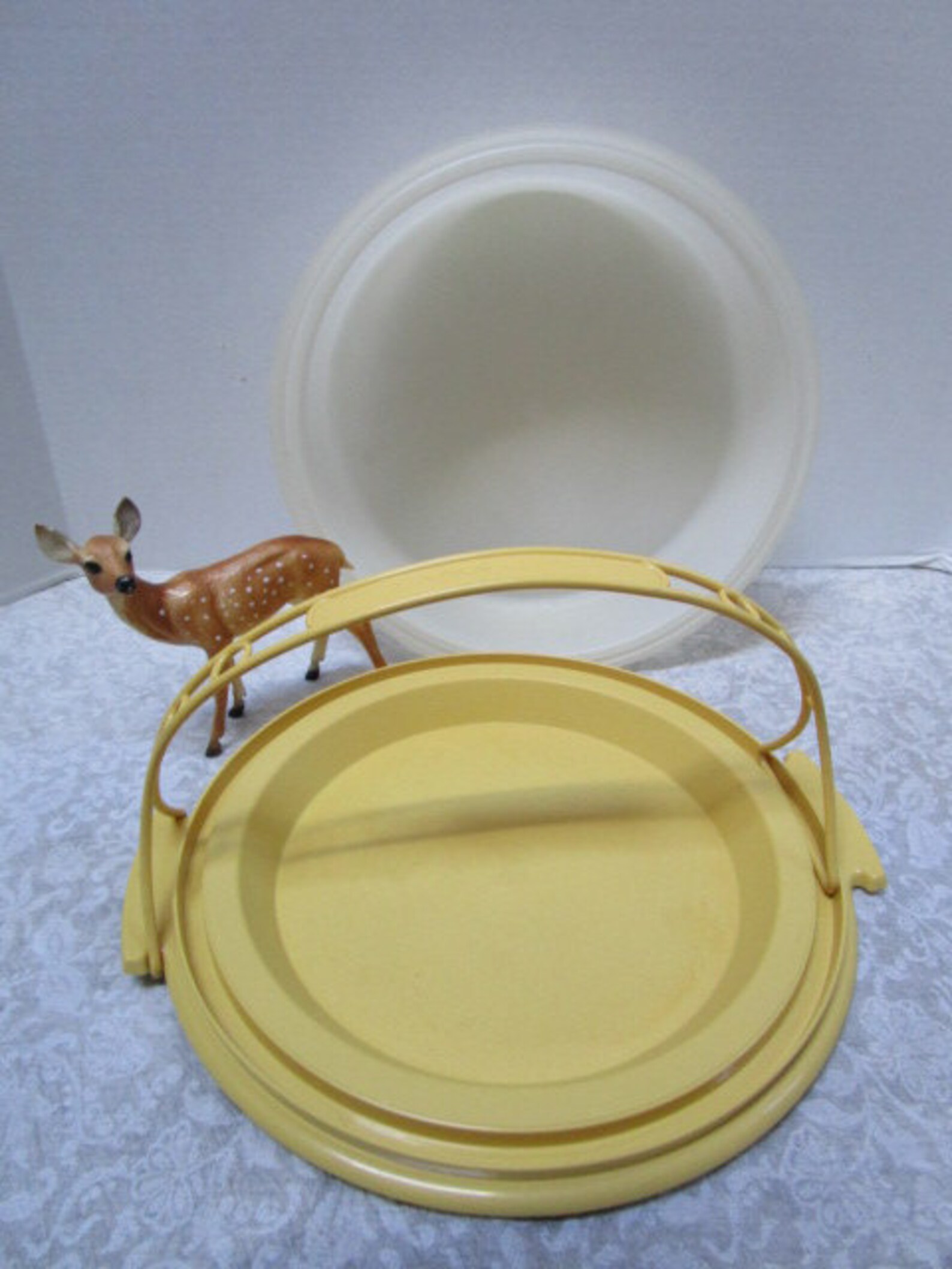 CHOICE Vintage Tupperware Round Pie Taker Cupcake Carrier 3 - Etsy