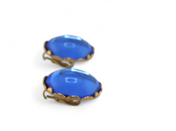 Vintage EMMONS Gold tone Blue Glass Cabochon Earrings. - Gem