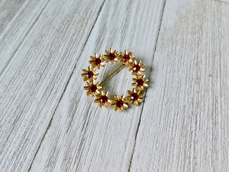 Vintage Gold Tone Circle With Flowers and Ruby Red Rhinestones - Etsy