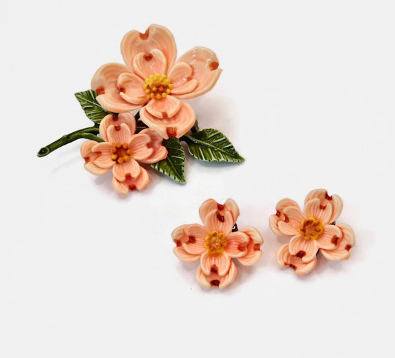 Beautiful Vintage Peach Color Lucite Plastic and Met… - Gem