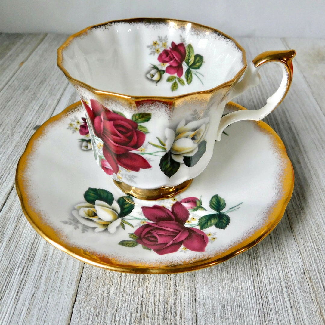 Vintage Elizabethan Fine Bone China Red and White Roses Gold Trim ...