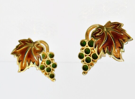 NAPIER Pat. Pend. Gold tone, Enameled Green Grapes E… - Gem