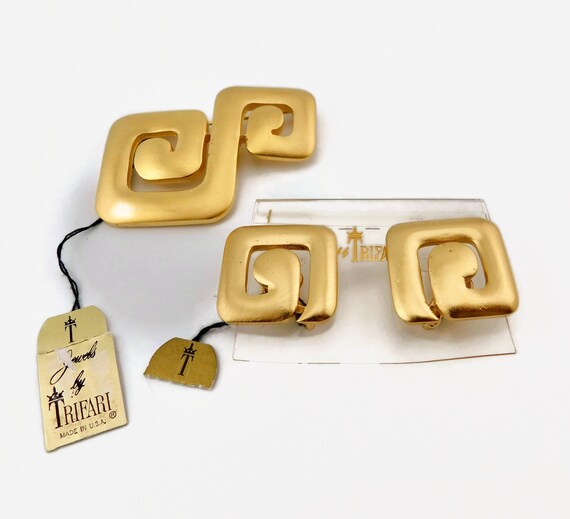 1970s TRIFARI with Crown Greek Key Demi Parure Brooc… - Gem