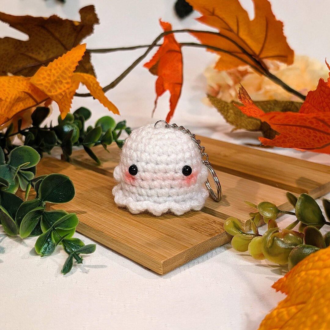 Ghost Crochet Keychain / Crochet Amigurumi / Accessory / Halloween ...