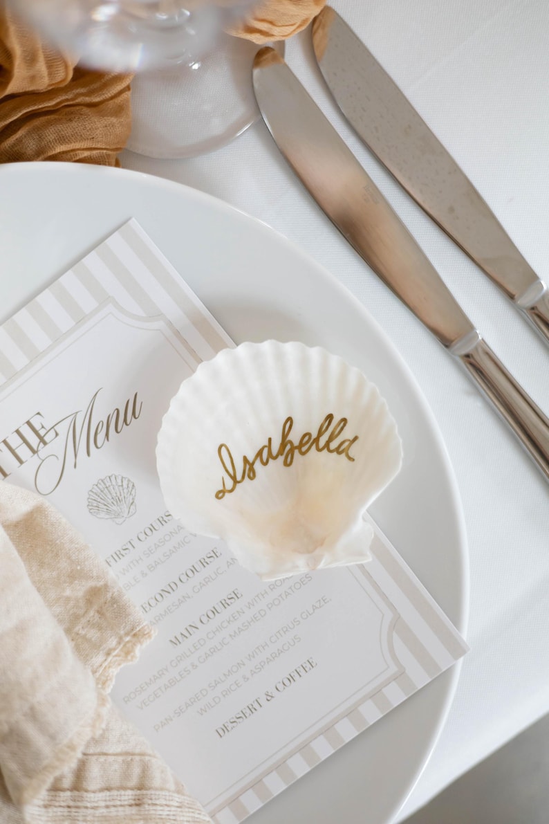 Hand-lettered Scallop Shell Place Card | Beach Wedding Decor - Etsy